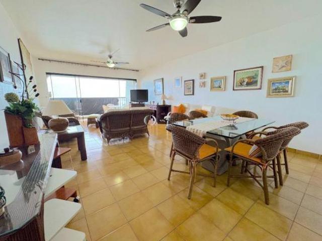 Apartamento na Pitangueiras com vista para o mar, 2 vagas, lazer e