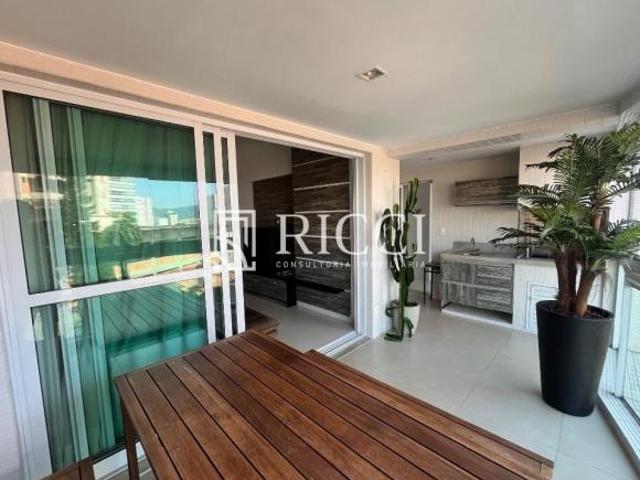 Apartamento na Ponta da Praia: 2 Quartos, 2 Suítes, 3 Salas, 4 Banheiros, 2 Vagas na Garagem, 135m²