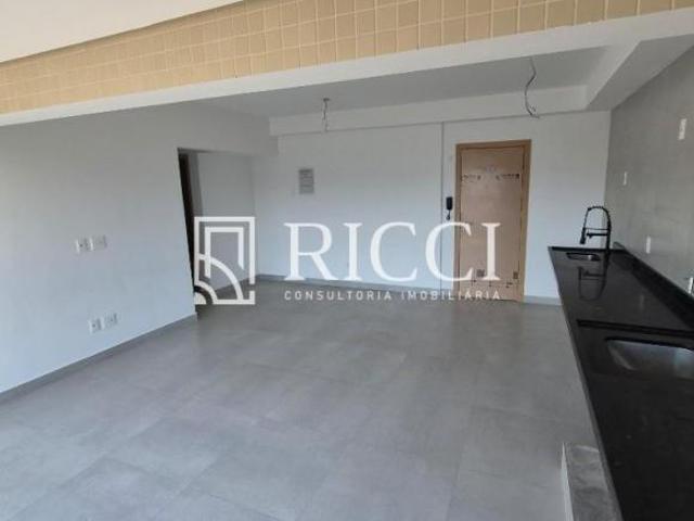 Apartamento na Ponta da Praia, prédio novo 2 quartos 1 suíte com lazer completo