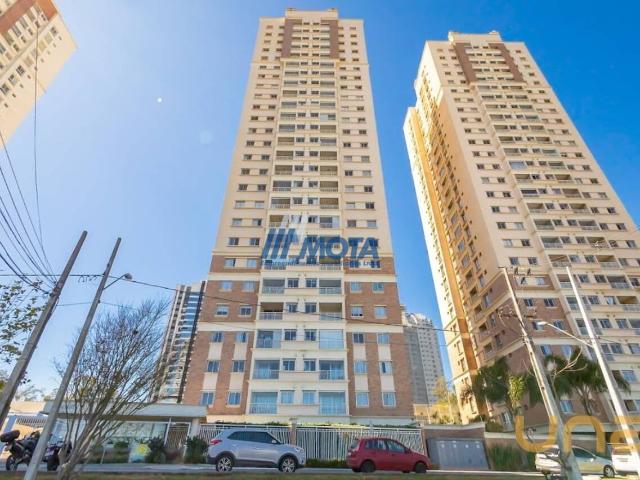 Apartamento na Professor Pedro Viriato Parigot de Souza Campina do Siqueira Curitiba PR, aluguel por R$ 2.500