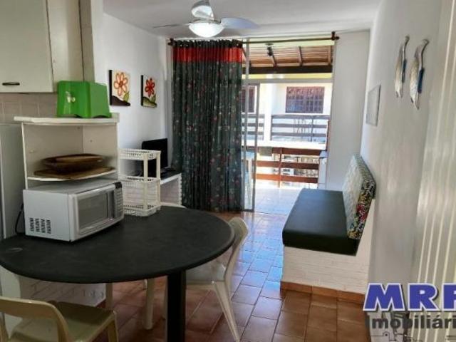 Apartamento na Praia da Maranduba, em Ubatuba, a 50 metros da praia. Varanda com churrasqueira