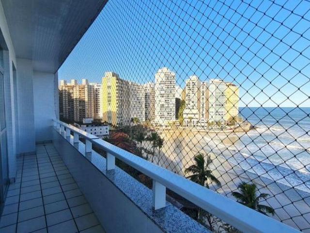 Apartamento na praia das Pitangueiras no Guarujá