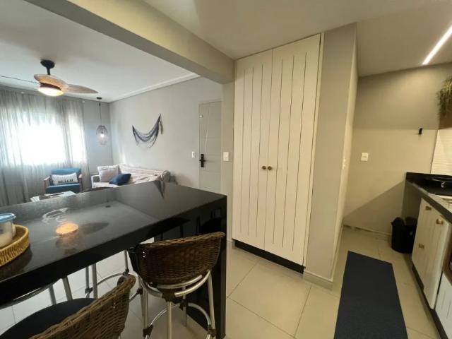 Apartamento na Praia das Toninhas lado praia, mobiliado e decorado, 2 dormitórios Ubatuba SP