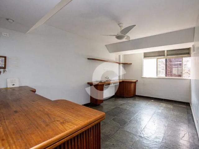 Apartamento na primeira quadra da praia de Icaraí, original de 4 quartos, suíte, vaga e dce R$ 1.600