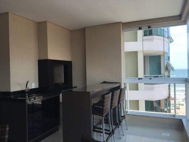Apartamento na quadra do mar 3 suítes com ar para 8 pessoas Meia Praia