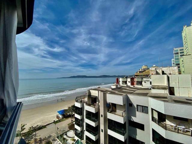 Apartamento na quadra do mar 5 suítes com ar para 13 pessoas Meia Praia