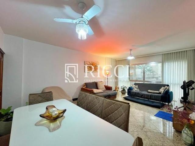 Apartamento na Quadra da Praia em Santos!