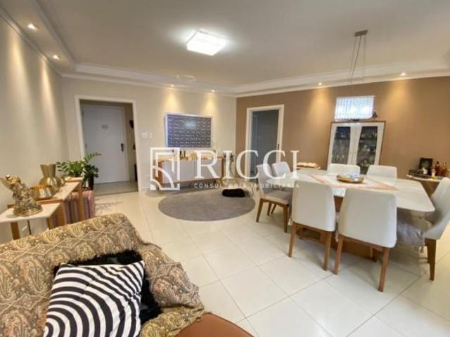 Apartamento na quadra da Praia em Santos