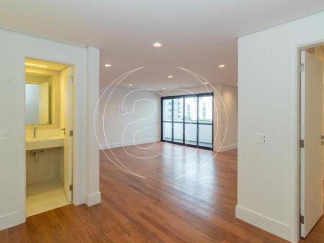 APARTAMENTO NA REGIÃO DE MOEMA