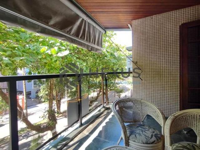 Apartamento na regiào da Brunella na Praia da Enseada, Guaruja