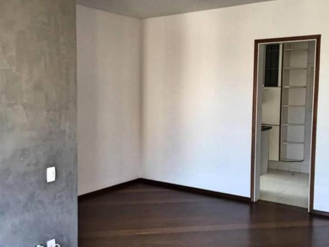 APARTAMENTO NA RUA DO METRÔ