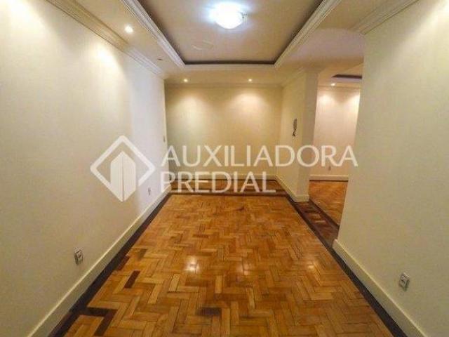 Apartamento na Rua Fernando Machado com 2 dormitorios