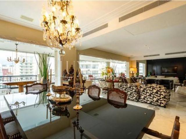Apartamento na Rua Fernandes de Abreu para modernizar com 332 m², 3 quartos sendo 3 suítes à venda