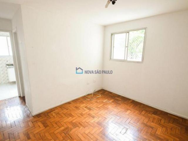 Apartamento na Saúde Rua Itapiru
