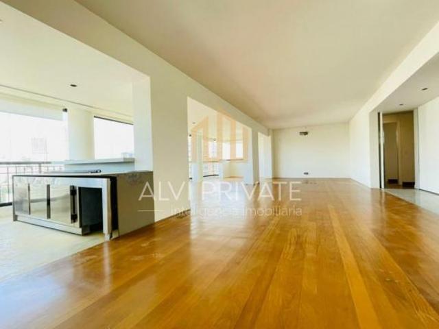 Apartamento na Sumaré alto padrão com 215m sendo 3 suítes, 4 vagas de garagem e próximo ao metro