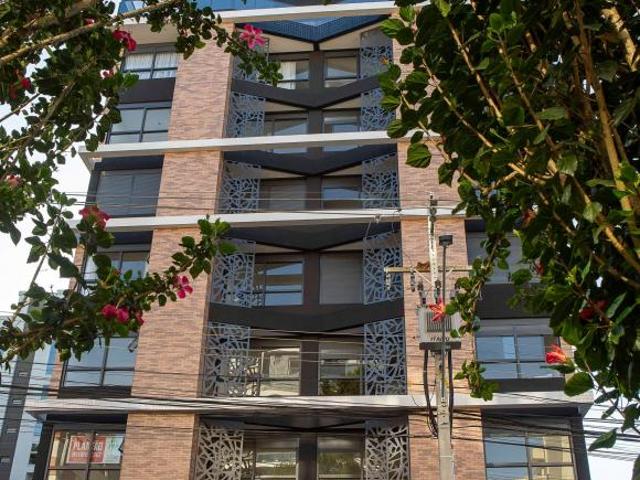 Apartamento nas Mercês 3 suítes 2 vagas