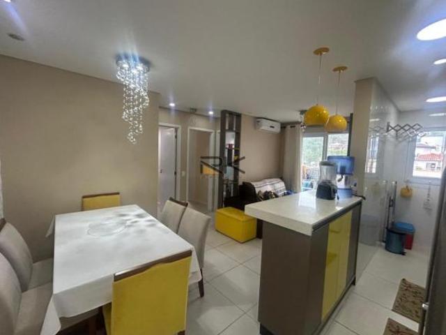 APARTAMENTO NAS TONINHAS COM 2 DORMITÓRIOS,SALA DE ESTAR E 95 METROS DA PRAIA