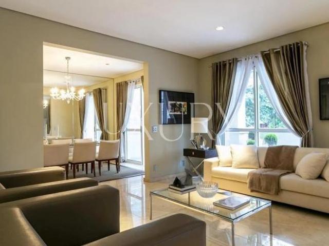 Apartamento Neoclássico à venda no Jardim América, 268 m², 4 suítes, 4 vagas