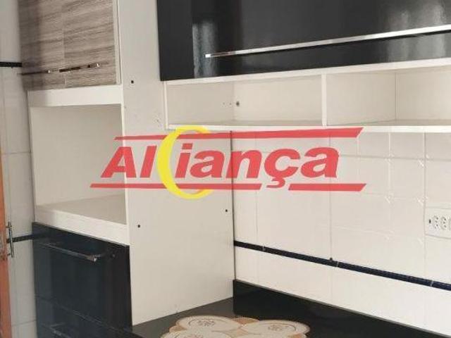 APARTAMENTO NO 1° ANDAR COM 2 QUARTOS E 1 VAGA DE GARAGEM NO JD. ADRIANA EM GUARULHOS, SP