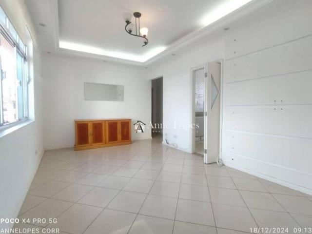 APARTAMENTO NO TERCEIRO ANDAR DE ESCADAS! APENAS UM POR ANDAR! COM 03 DORMITÓRIOS ! PLANTA REVERTIDA