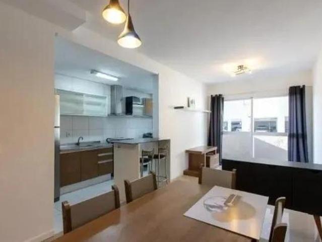 Apartamento no Urbano Menino Deus de 1 dormitório vaga e pátio