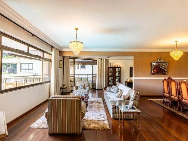 Apartamento no Vaca Brava com 374 m², 4 suítes e vista definitiva