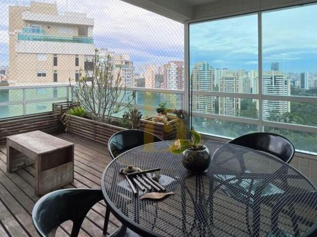 Apartamento no Villaggio Panamby com 4 suítes e 260 m2