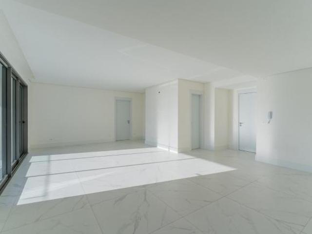Apartamento no Vitra, 03 Suítes, 03 Vagas, Churrasqueira a Carvão, Água Verde, Curitiba