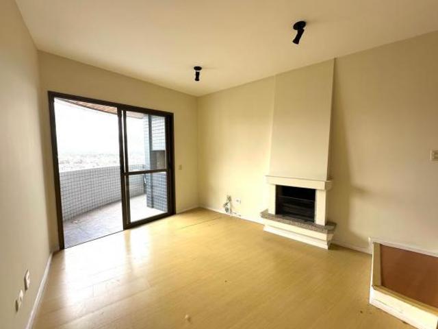 Apartamento no Água Verde com 114m² de 3 quartos 1 suíte 2 vagas e sacada gourmet