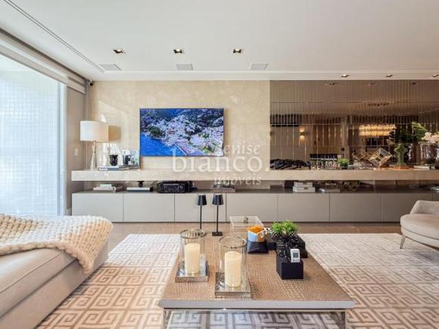 Apartamento no Agua Verde com 3 quartos, próximo a