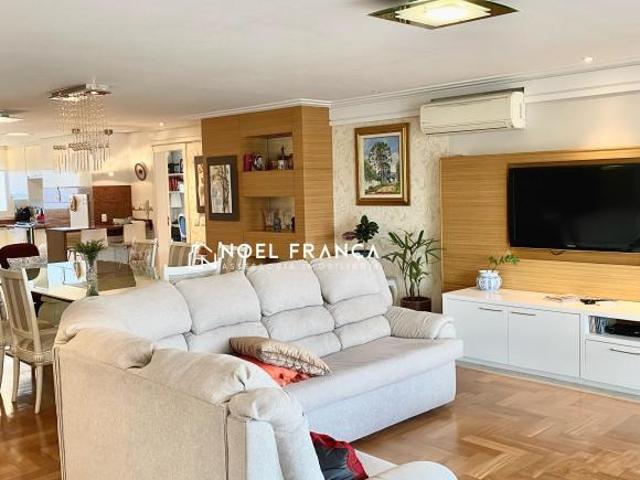 Apartamento no Ahu com 200 m2 3 suítes + escritório 3 vagas de garagem