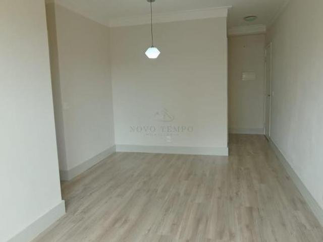Apartamento no Alphaview com 3 dorms, 2 vagas e 68 m²