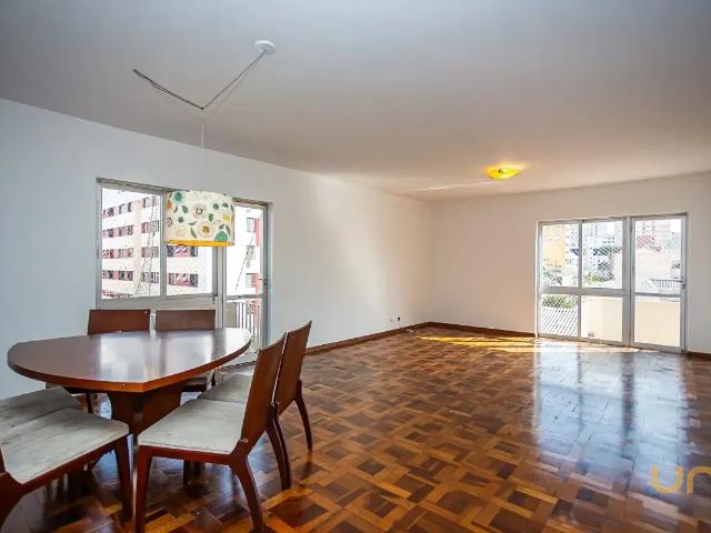 Apartamento no Alto Da Rua Xv de 202 m² com 3 quartos
