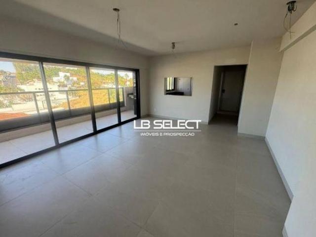 Apartamento no bairro Copacabana com três suítes e varanda gourmet