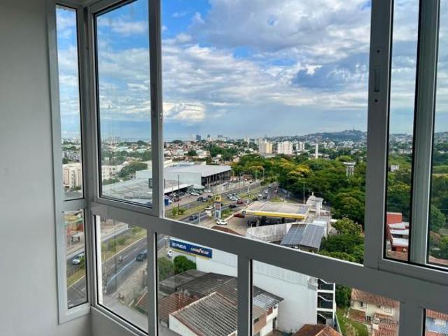 Apartamento no bairro Cavalhada com 2 dormitórios possibilidade de terceiro com vaga e infra complet