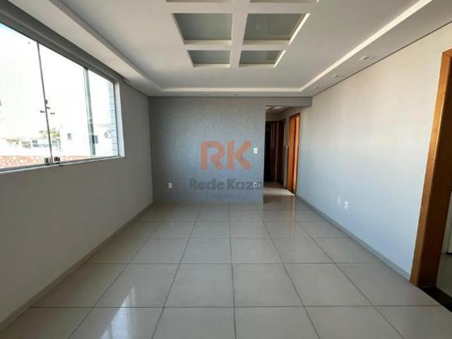 Apartamento no bairro Cabral disponível para venda. Área construída: 80m² | 3 quartos | 1 suíte | 2