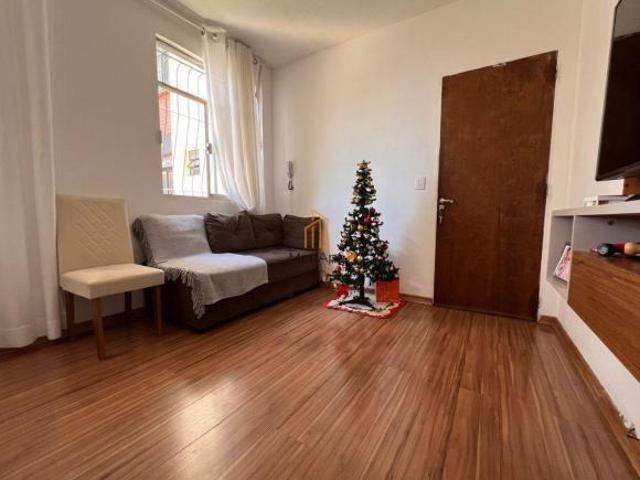 Apartamento no bairro Califórnia com 02 quartos, vaga coberta e elevador!