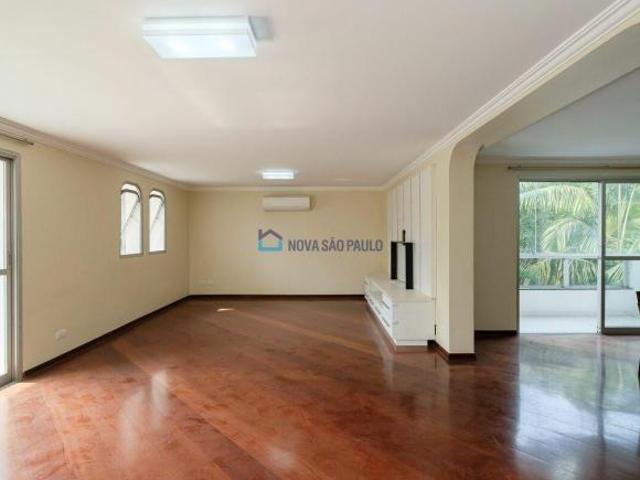 Apartamento no bairro Campo Belo 3 suites