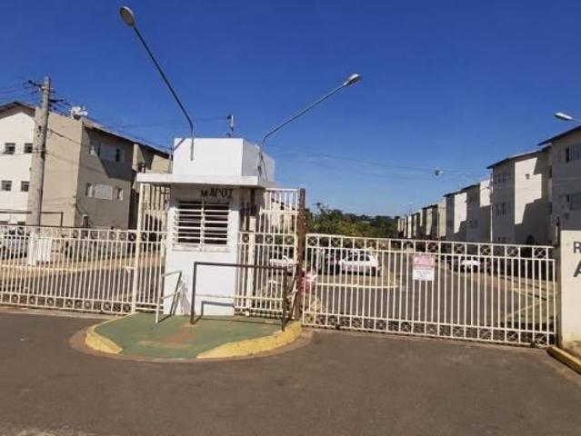 Apartamento no Bairro Centenario