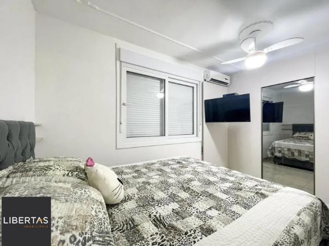 Apartamento no bairro Cristal de 2 dormitórios e vaga