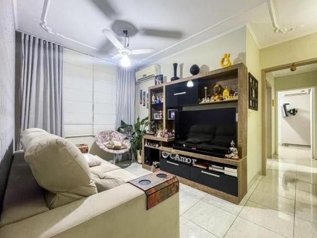Apartamento no bairro Cristal de 2 dormitórios e vaga