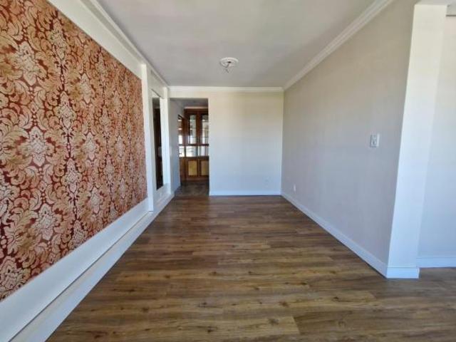Apartamento no bairro Cristal de 2 dormitórios e vaga DESOCUPADO