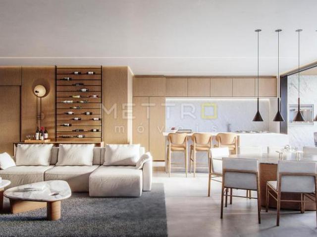 APARTAMENTO no Bairro Ahú com Quadra de Beach Têni