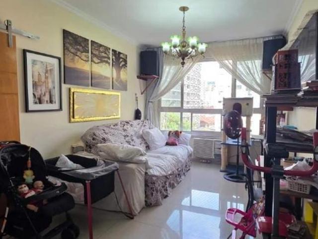 Apartamento no bairro da Pompeia a uma quadra da praia
