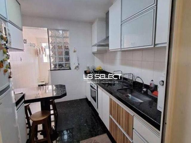 Apartamento no bairro Finotti com três quartos, uma suíte e duas vagas de garagem