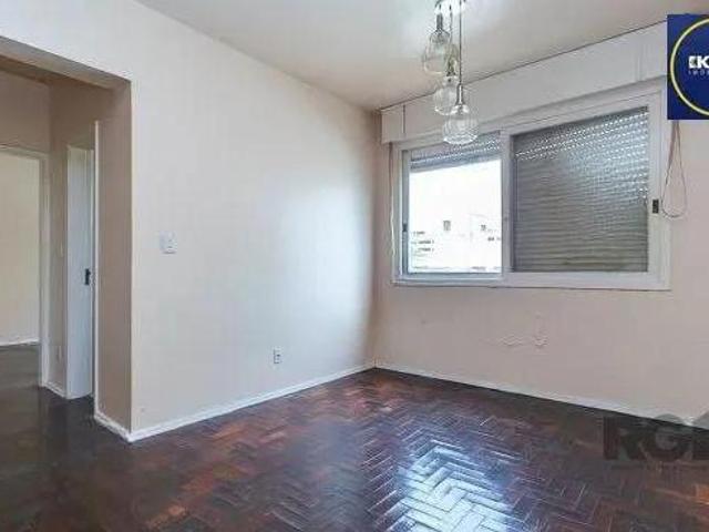 Apartamento no bairro Floresta de 2 dormitórios dependência e vaga DESOCUPADO