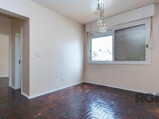 Apartamento no bairro Floresta de 2 dormitórios dependência e vaga DESOCUPADO