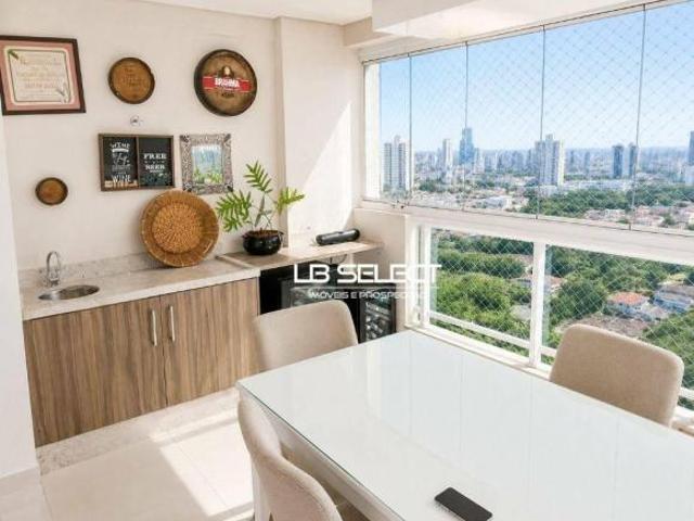 Apartamento no bairro Fundinho com três quartos, uma suíte, varanda e duas vagas de garagem