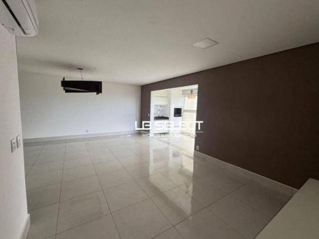 Apartamento no bairro Karaíba com três suítes e duas vagas de garagem