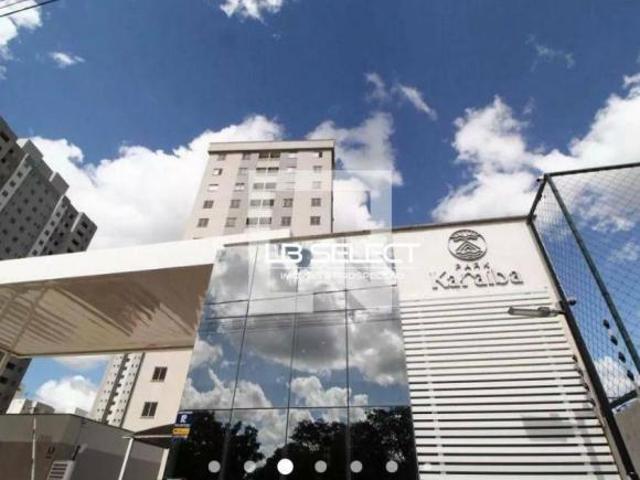 Apartamento no bairro Laranjeiras com dois quartos, banheiro e uma vaga de garagem